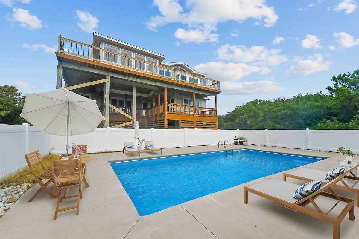Sunny dog-friendly 4BR with private pool & deck - Houses for Rent in ...