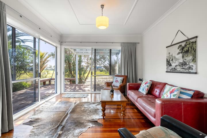 Coastal Escape - Waihi Beach Holiday Home - Waihi