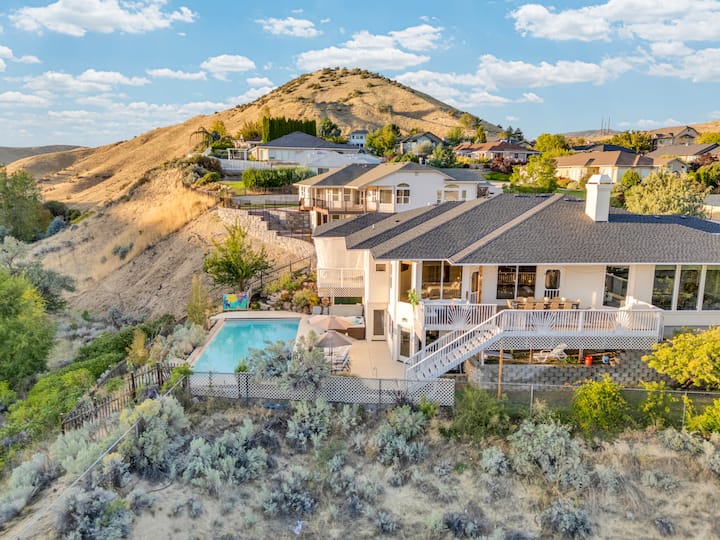 Epic Hillside Retreat Htd Pool Hottub Golf & Sauna - United States