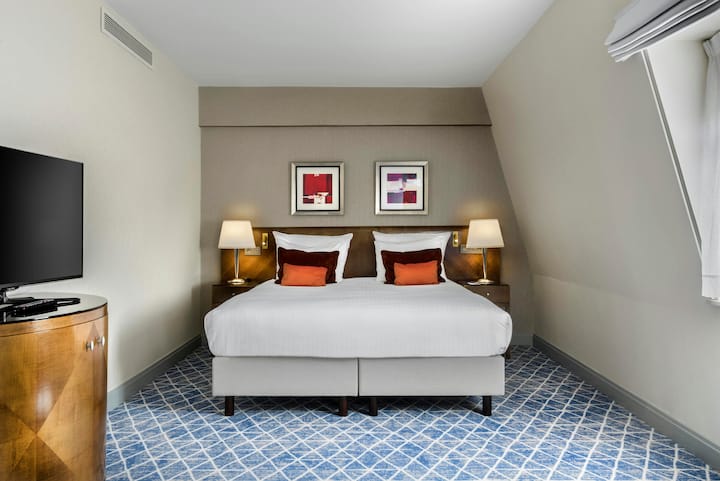 Warwick Brussels Grand Place - Premium Queen Room - Brussels