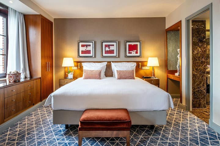 Warwick Brussels Grand Place - Suite King Room - Bruselas, Bélgica