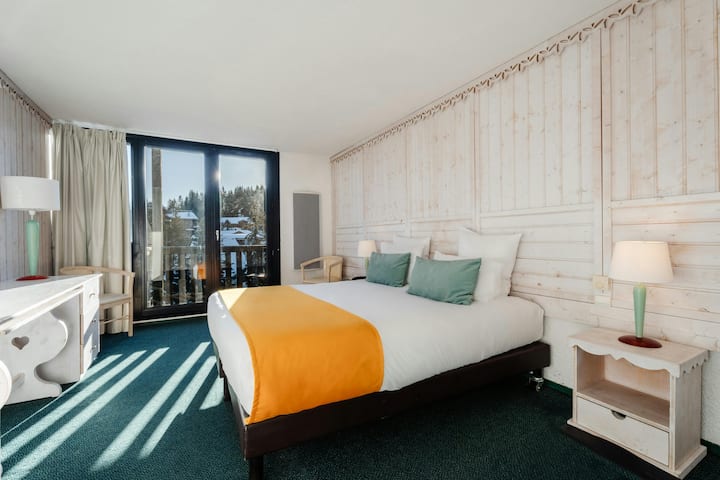 Lake Hotel Courchevel 1850- Superior Room & View - Courchevel, France