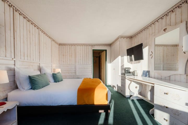 Lake Hotel Courchevel 1850- Triple Room & Balcony - Courchevel, France