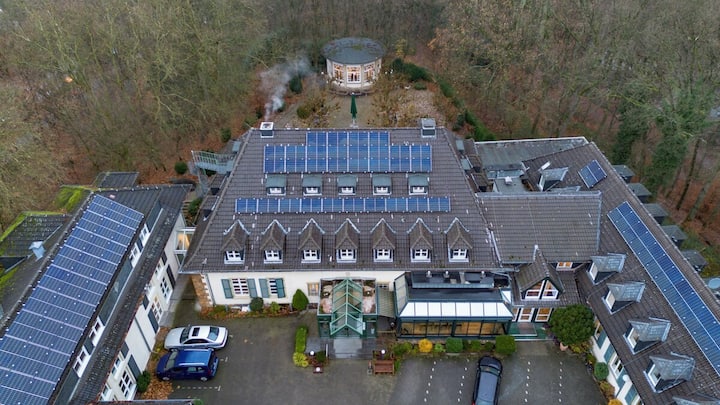 Experience Unit Near Kettwiger Forest Pets Parking - Ratingen