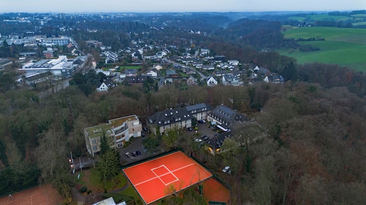 Discover Room Near Velbert Forest Free Parking - Velbert