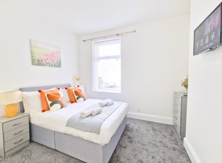 Superior Double Room Ensuite With Shower Room 2 - Burnley