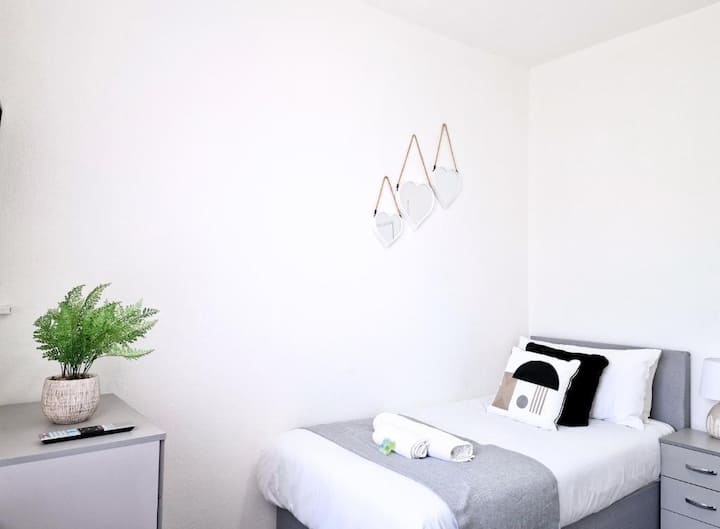 Premium Single Room With Shared Bathroom Room 3 - Burnley