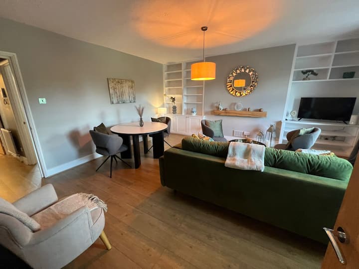 Curated Style Meets Ultimate Comfort - Thames Ditton