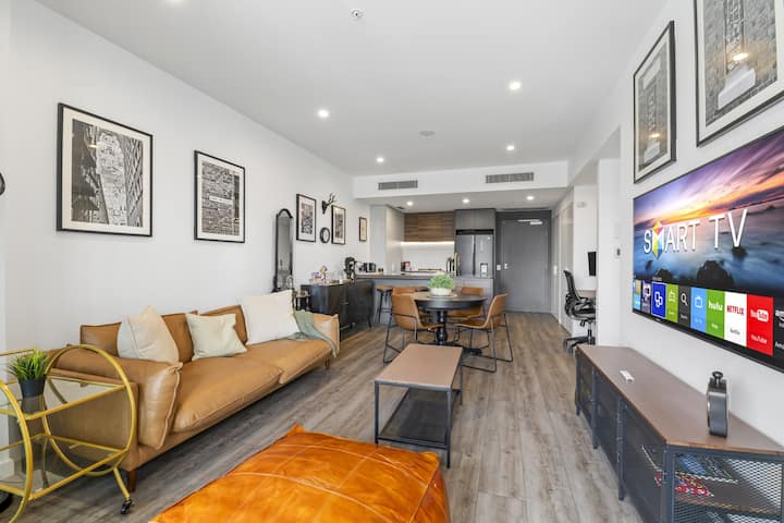 Central Brisbane Stay With Balcony, Pool & Bbq - Brisbane