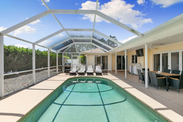 Sunny Marco Home L Pool, Lanai & Grill L Near Beac - Marco Island, FL