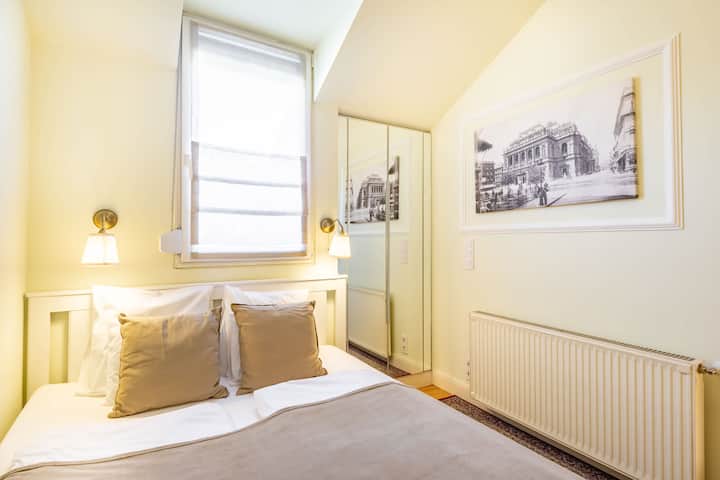 Elegant Central Haven - Contemporary Design & Heri - Budapest