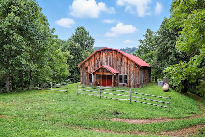 New! Secluded Mountain Retreat With Stunning Views - Roan Mountain, TN