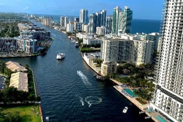 Cozy Studio With Beach Service - Hollywood, FL