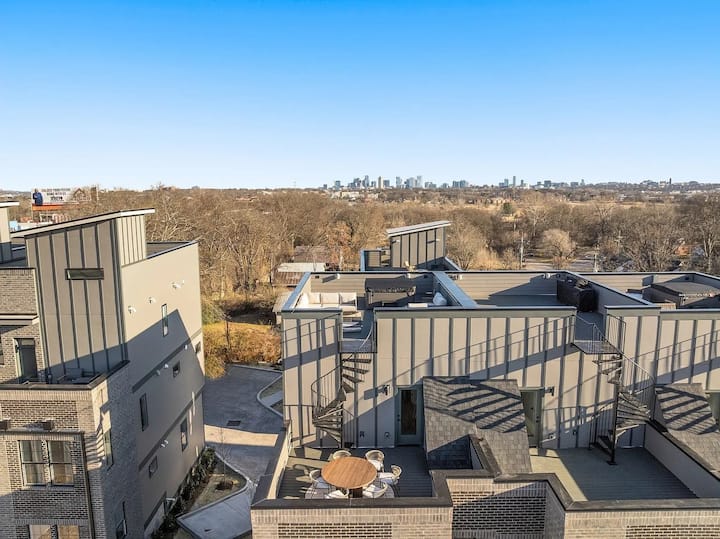 Relaxing Rooftop Hot Tub And City Views! - Nashville, TN