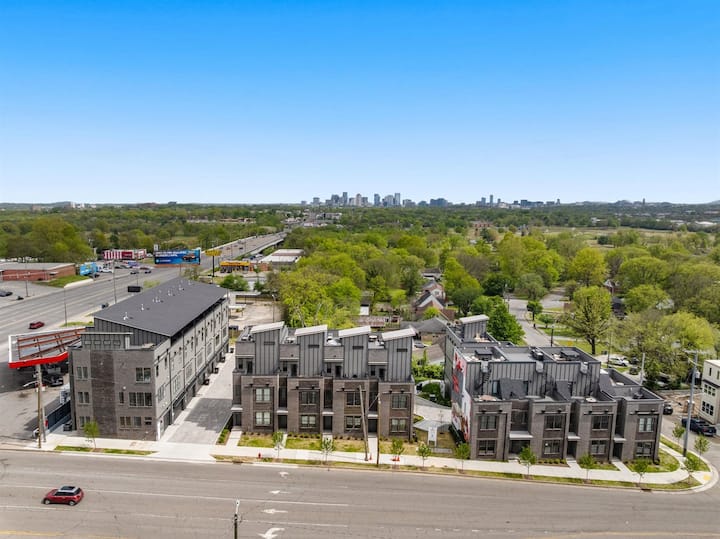 Relax & Enjoy • Rooftop Firepit With City Views! - Nashville, TN