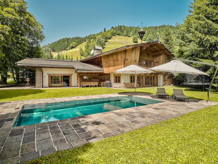 Spacious Jochberg Chalet: Pools, Cinema, Game Room - Tirol