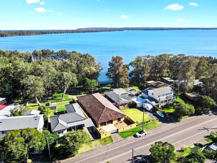 Budgewoi Waterfront Haven - Budgewoi