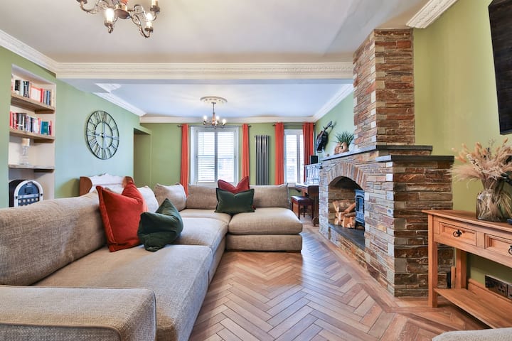 Spacious Swansea Home With Private Parking - Swansea