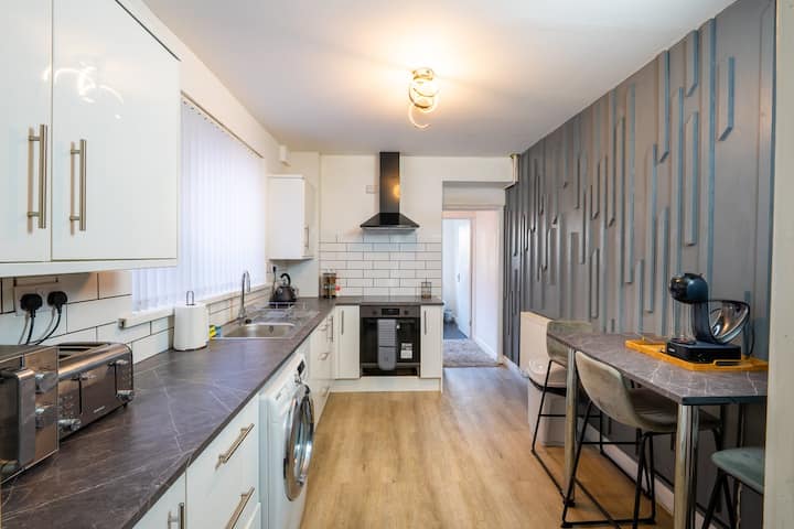 Spacious 3-bed Near Marina & Swansea Centre - Port Talbot