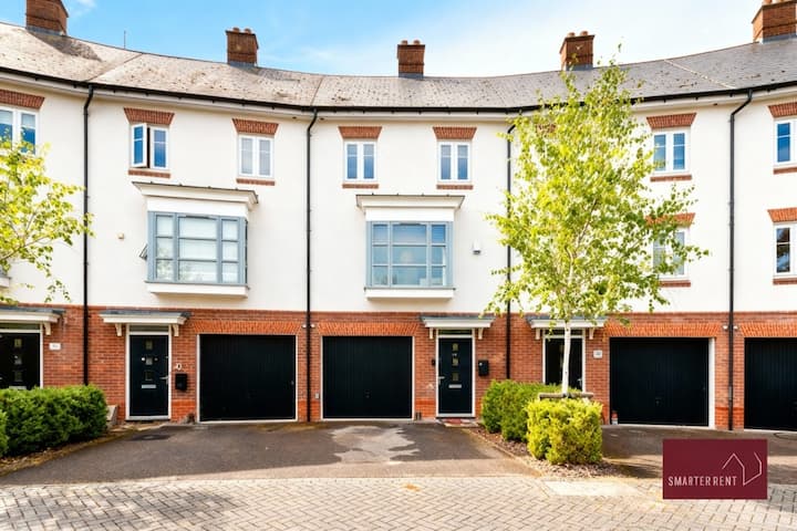 Wokingham - Three Bed House - Garden - Bracknell