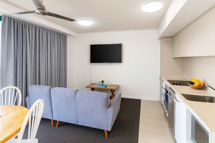 Central 2br Dual-key Apartment With Pool & Parking - Magnetic Island