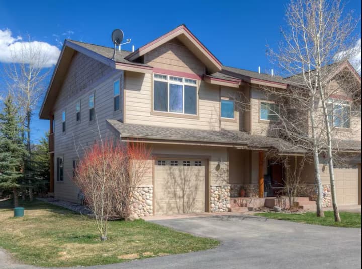 Cozy Townhome Near Big Sky Town Center - Big Sky, MT