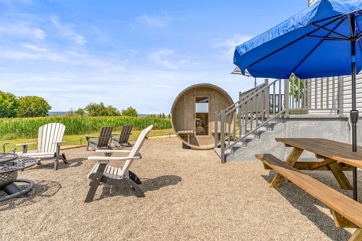 Sleeps 12 | Game Room | Sauna | Firepit | Wineries - Penn Yan, NY
