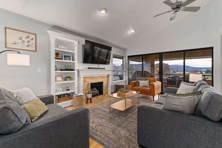 Wapato Point Resort Home With Hot Tub And Views - Lake Chelan State Park, Chelan