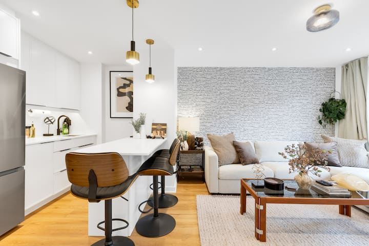 L’atelier Montréal | 1br | King Bed & Parking Inc. - Montreal