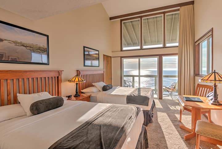 Panoramic Ocean-view Room With 2 Queen Beds - Depoe Bay, OR