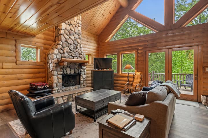 Charming Log Cabin Just Steps From The Slopes - Boyne City, MI