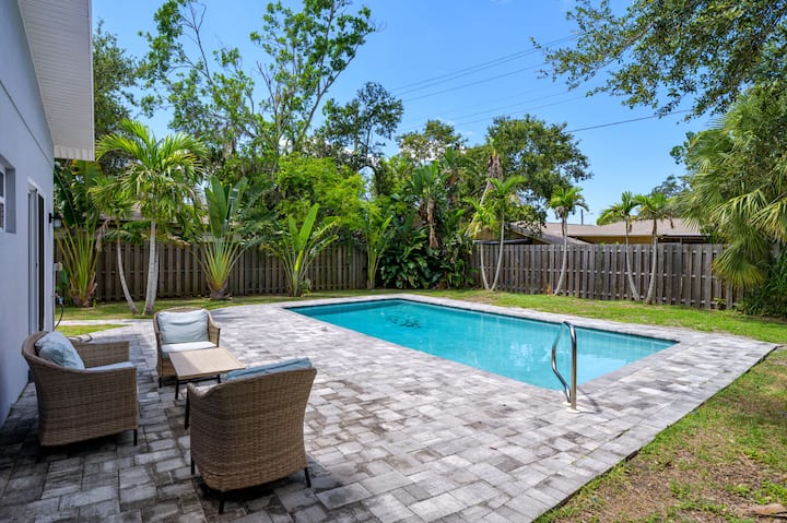 Sleeps 8 Pool Dog Friendly 6 Miles To Beach - Sarasota, FL
