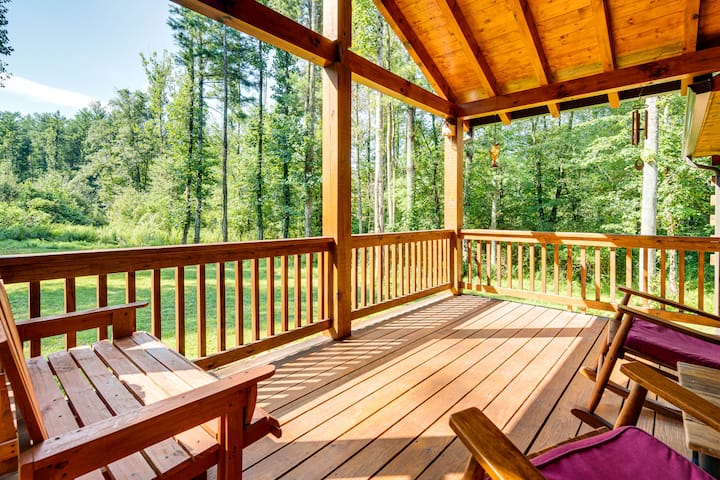 Secluded, Private! Forested Hendersonville Retreat - Hendersonville, NC