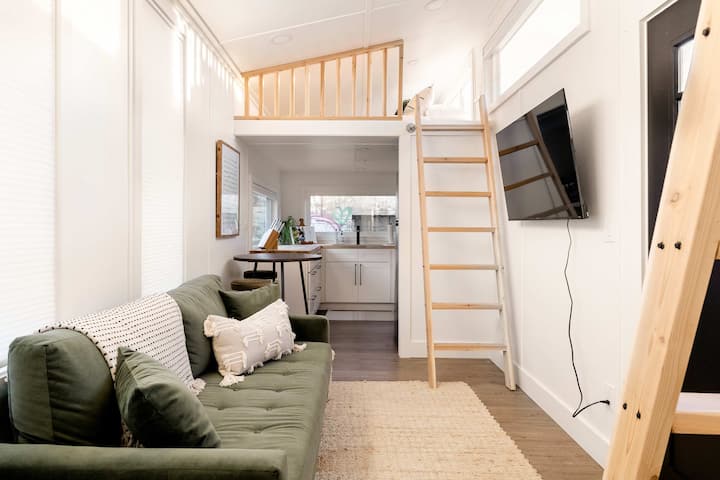 Ne 27th Tiny Home 1 | Sleeps 4 Loft Access 1 B - Hayden Island - Portland