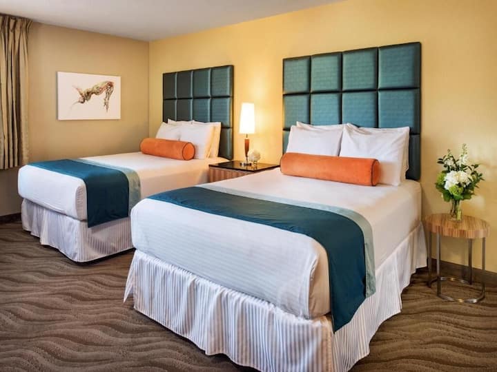 4 Artistic Rooms Near Museums, San Diego Nightlife - Coronado