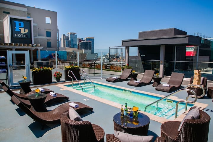 3 Mid-century Suites W/ Balcony + Local Murals - San Diego, CA