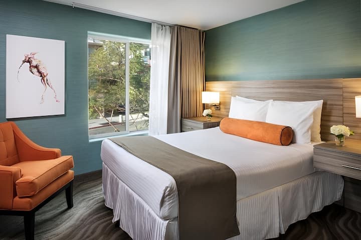 4 Stylish Suites Overlooking San Diego Harbor - San Diego, CA