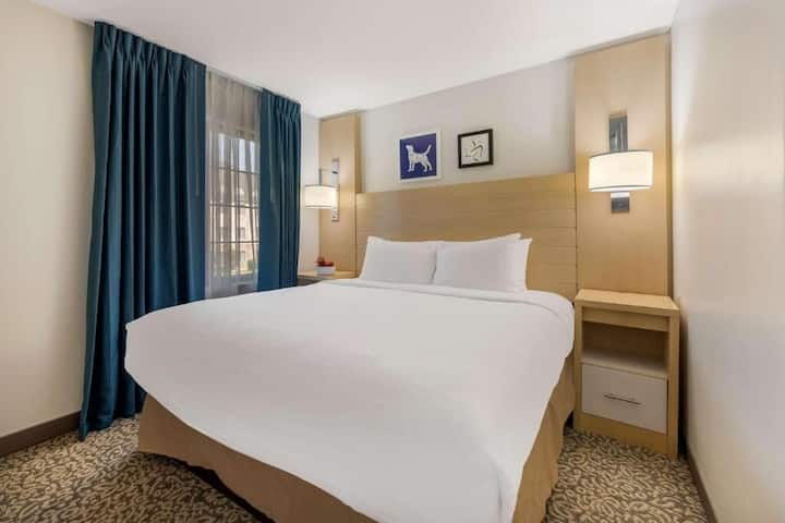Fully Equipped One-bedroom Suite W/ 2 Double Beds - Charlotte, NC