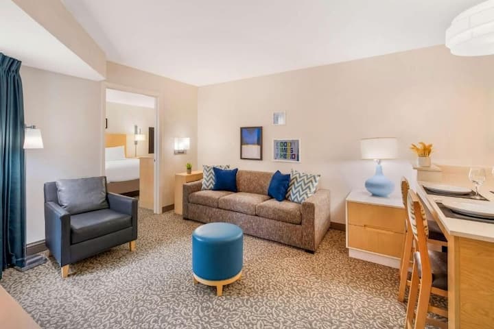Apartment-style Suite Near Bank Of America Stadium - Charlotte, NC