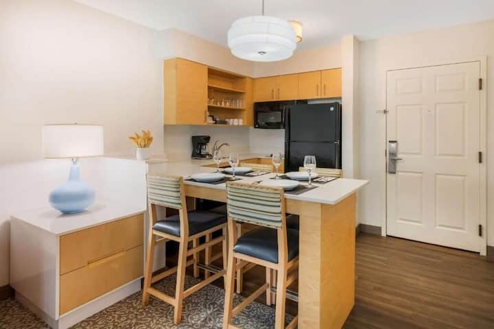 3 Quiet Suites For Business Stays Or Getaways - シャーロット, NC