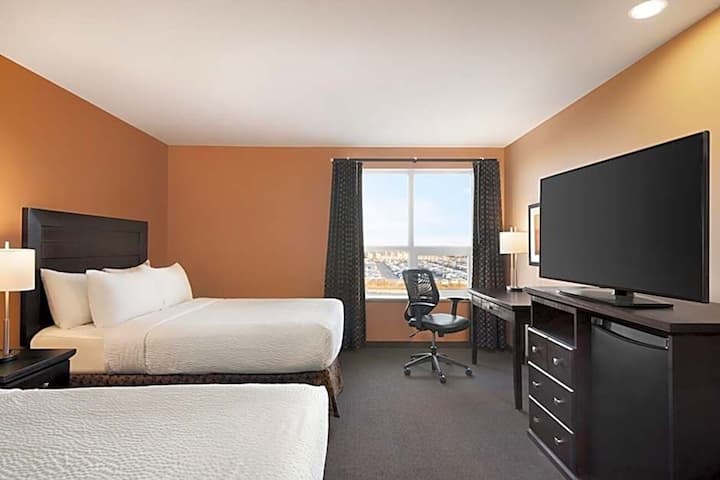 Royal Hotel L 2 Queen Beds L Near Outlet Mall - ルドゥーク