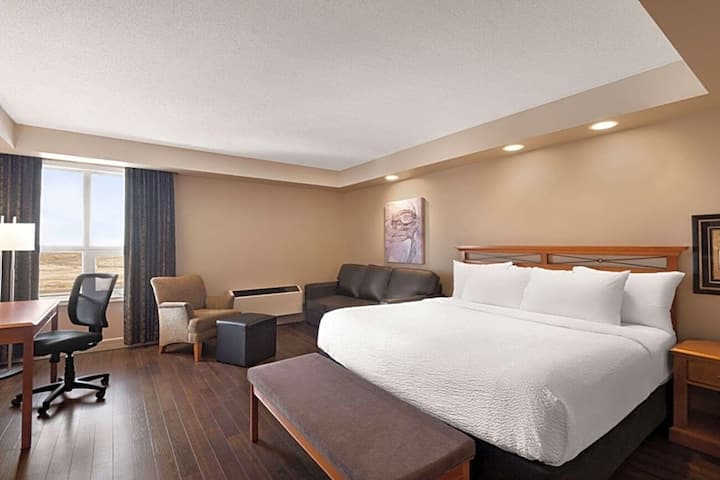 Royal Hotel L Studio Suite L Near Premium Outlets - Leduc
