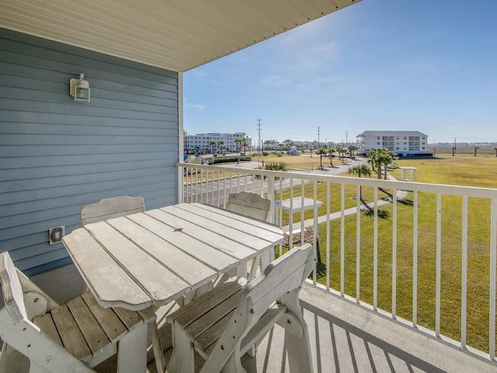 Relax In A Seaside Villa W/ Great Views | 3 Units - Galveston, TX