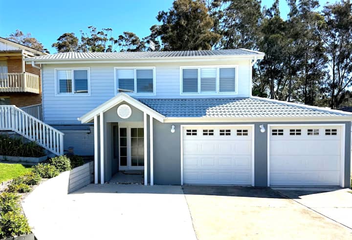 Walk To Beach & Wifi | Hamptons Hideaway - Malua Bay