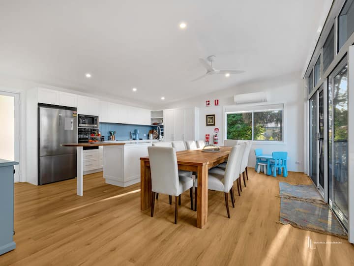 Hamptons Hideaway | Walk To Malua Beach - Batemans Bay