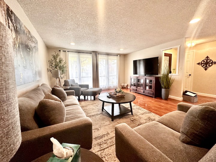 Cul-de-sac • Pet Friendly •Fenced Yard • Fire Pit - Medford, OR