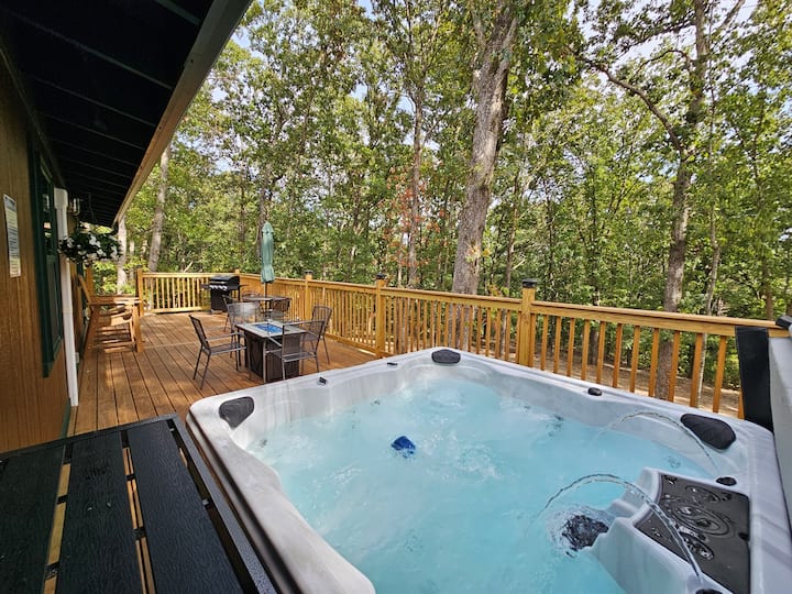 Romantic Woodland Retreat W/ Hot Tub, Fire Table - Kentucky Lake