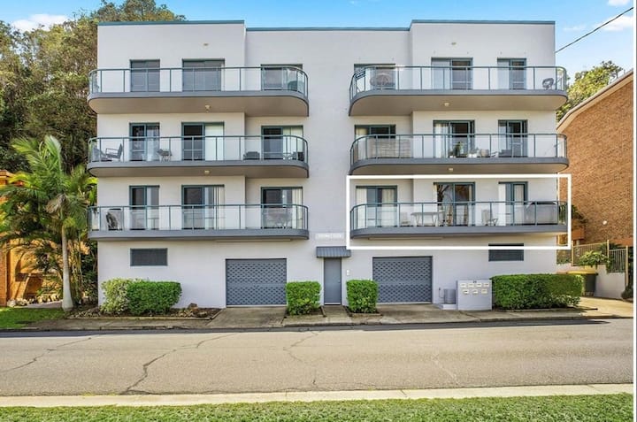Water's Edge - Positioned On The Tranquil Banks Of - Nambucca Heads