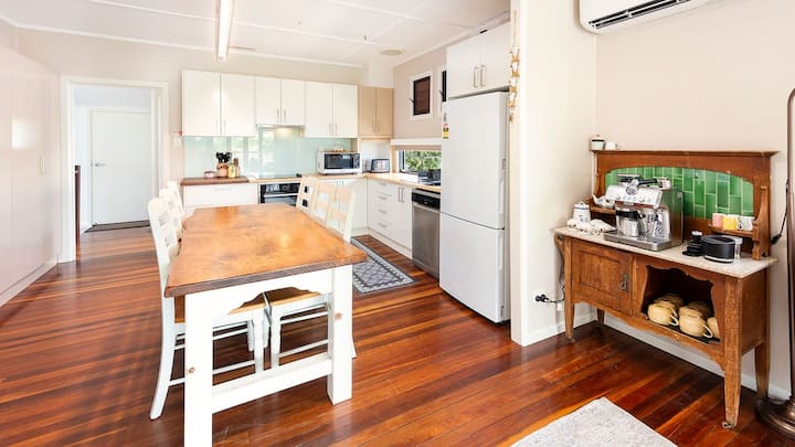 Central Torquay Treasure Close To Beach - Hervey Bay