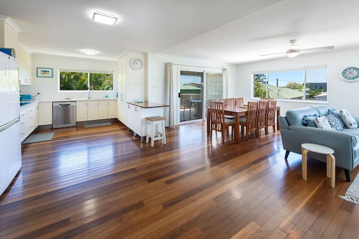 Modern Urangan Beach House Close To Beach - Hervey Bay